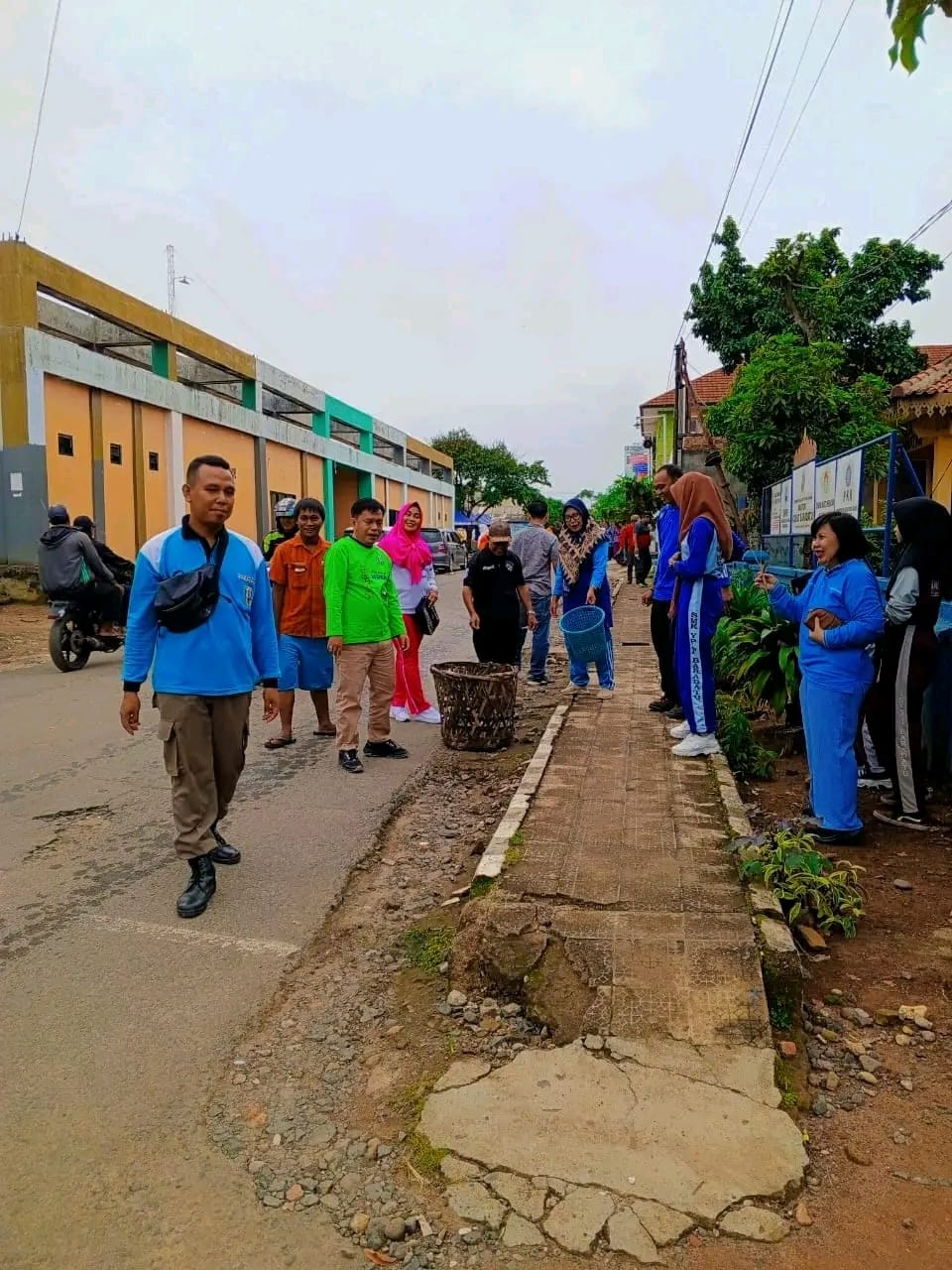 Camat Baradatu Pimpin Gotong Royong Pemberantasan Sarang Nyamuk ( PSN ... Camat Baradatu Pimpin Gotong Royong Pemberantasan Sarang Nyamuk ( PSN ...